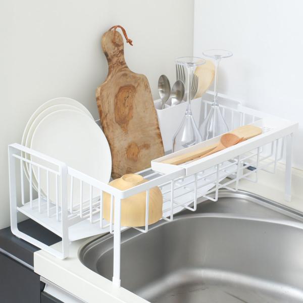 サイズ/約幅55×奥行18.5〜31.5×高さ19.5cm内容量/1台付属品：カトラリーポケット1個、カトラリートレー1個材質/ワイヤーバスケット：スチール（ユニクロメッキ＋粉体塗装）水切りトレー・カトラリーポケット・カトラリートレー：AB...