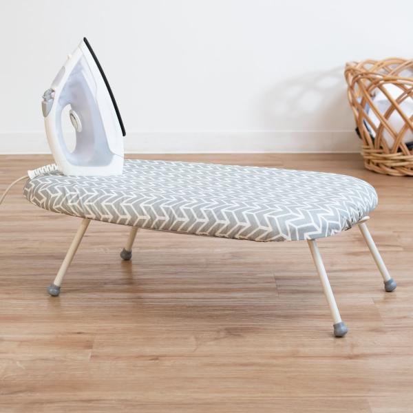 サイズ/約幅60×奥行36×高さ18cm折り畳み時：約幅60×奥行36×高さ6cm重量/約1.2kg内容量/1台材質/本体：ポリプロピレンフック・脚部：スチール（粉体塗装）脚部キャップ：PVC表面布：綿（アルミコーティング加工）クッション材...