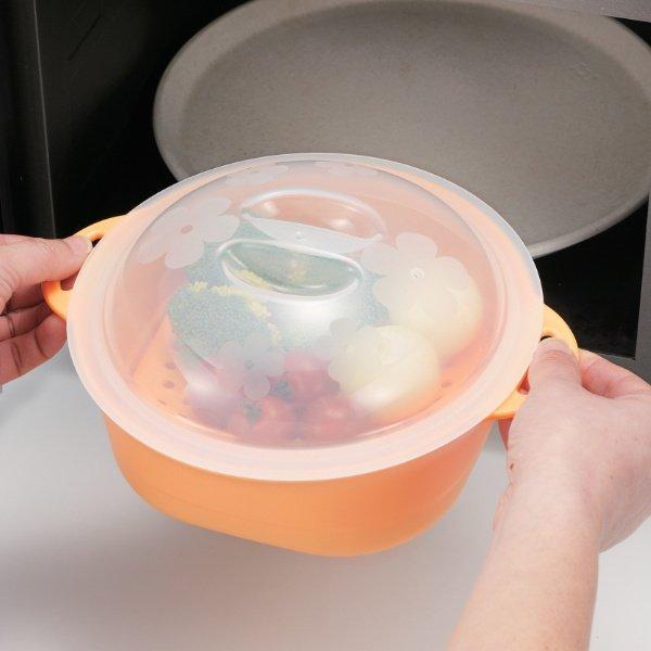 四角い底の鍋なので、四角いインスタントラーメンや冷凍うどんが割らずに入ります。目皿も付いているので、蒸し料理も楽しめます。 【商品詳細】サイズ/使用時：約幅23.5×奥行19.5×高さ11.6cm 収納時：約幅23.5×奥行19.5×高さ9...