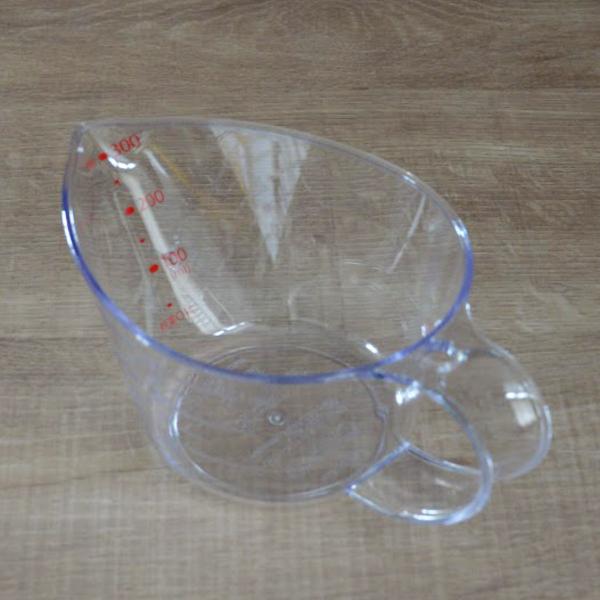 サイズ/約幅16.5×奥行10×高さ6.5cm重量/約52g容量/約300ml内容量/1個材質/AS樹脂生産国/日本製耐熱温度/100度耐冷温度/-20度食器洗い乾燥機/使用可電子レンジ/使用不可●カップの内側に斜めの目盛りをつけて、上から...