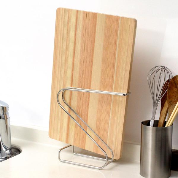 サイズ/約幅21×奥行8.5×高さ21cm内容量/1個材質/本体：18-8ステンレス鋼すべり止め：シリコーンゴム生産国/中国製対応サイズ/まな板の厚さ：約1.5cm以下●オールステンレス製のまな板＆ふきんスタンドです。●シンク上に置いても邪...