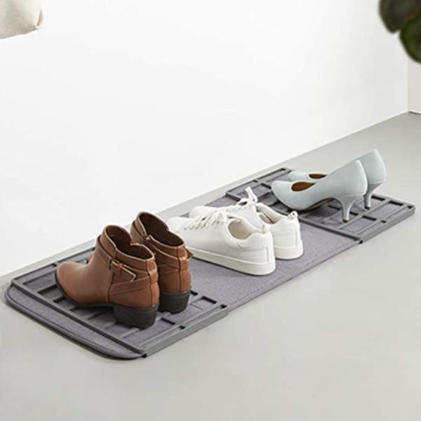 サイズ/約幅90×奥行33×高さ1.5cm内容量/1枚材質/ポリプロピレン、ポリエステル生産国/中国製●濡れたものをまとめて保管●汚れたら洗濯機で洗えていつも清潔●折りたためて場所をとらない●umbra アンブラシンプル コンパクト おしゃ...