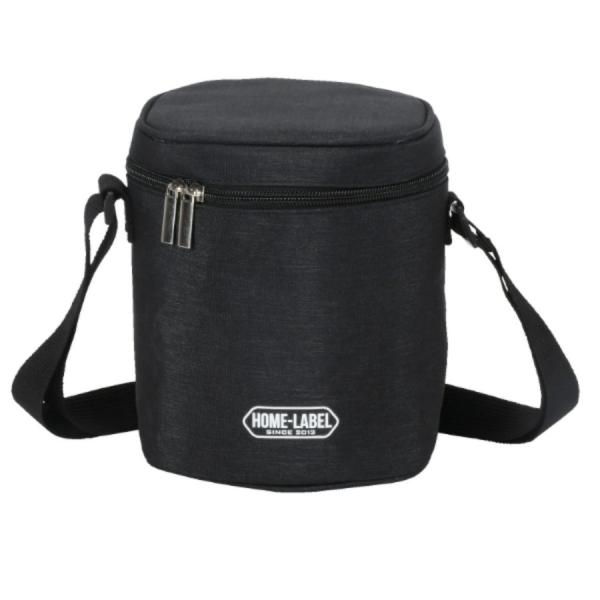 サイズ/約幅16.5×奥行10.5×高さ18cmベルト含まず内容量/1個材質/表地・裏地・持ち手：ポリエステル中芯：ポリウレタン生産国/中国製●ホームレーベルの全真空ステンレスランチジャー970ml専用のランチバッグです。●ランチジャー本体...