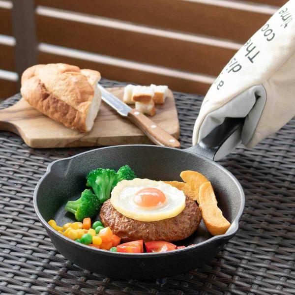 サイズ/約幅17.5×奥行29（取っ手含む）×高さ5cm約内径16cm内容量/1個材質/鉄鋳物（焼付け塗装）生産国/中国製オーブン/使用可能熱源/IH・ガス火両対応●出来立て熱々を楽しめる　スキレット　16cm●ガス・IH・オーブン調理OK...