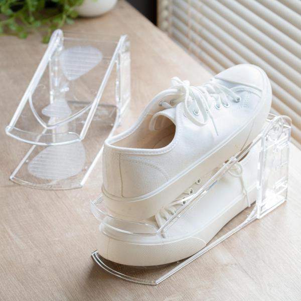 サイズ/約幅10.1×奥行26.5×高さ17cm高さ調節可能1段：約12cm2段：約14.5cm3段：約17cm内容量/12個入材質/スチロール樹脂生産国/日本製●靴1足分のスペースで2足を収納することができる靴収納です。●狭い下駄箱スペー...