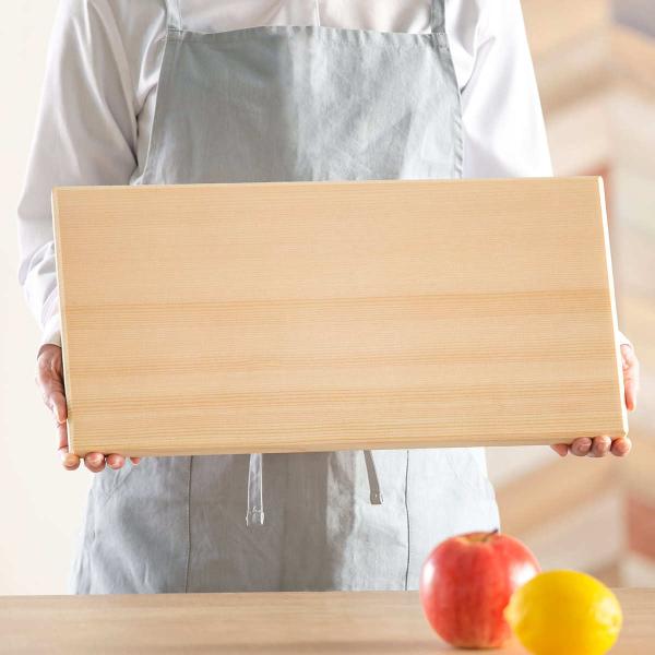 サイズ/約幅45×奥行22.5×高さ2.8cm重量/約1.4kg内容量/1枚材質/スプルース（フッ素樹脂皮膜加工）生産国/日本製●抗菌まな板Lサイズです。●天然木のまな板にフッ素樹脂被膜加工を施しています。●木のぬめりを防ぎ、黒く変色しにく...