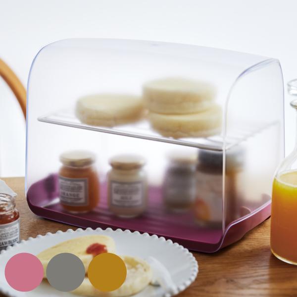 サイズ/約幅30×奥行17.5×高さ22cm内容量/1個材質/カバー：AS樹脂トレー：スチロール樹脂ラック：ステンレス種類/グレー、ピンク、ブラウン生産国/日本製●ブレッドケースや手作りお菓子のクーラーとしても使いやすい、ラック付き樹脂製ケ...