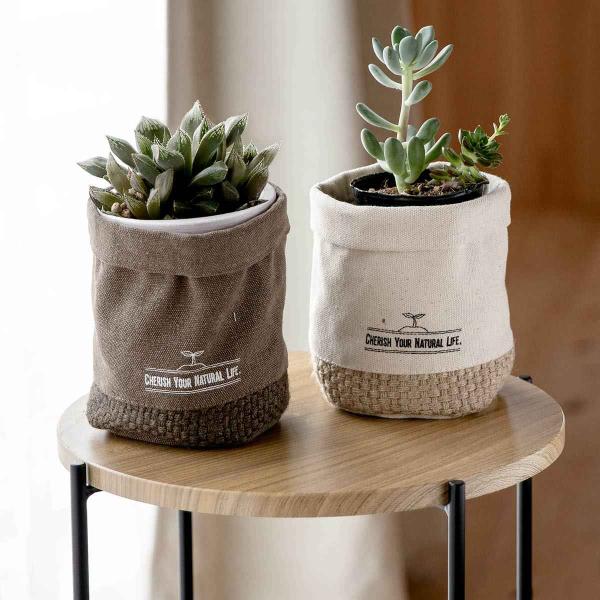 サイズ/約高さ11cm直径：約11cm内容量/1個材質/綿、麻、ビニール種類/アイボリー、ブラウン生産国/中国製スタンド 置く 花 鉢植え 布 綿 円型 植物 観葉植物 多肉 サボテン おしゃれ 内側 ビニール ガーデニング エクステリア ...