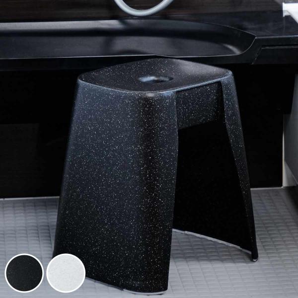 サイズ/約幅38.5×奥行32.5×高さ40cm内容量/1個材質/ポリプロピレン種類/ブラック、ホワイト生産国/日本製耐熱温度/120度耐荷重/100kg●座面が広く座りやすいバスチェアです。●裏面は凹凸がなくフラットな形状なので、汚れが溜...