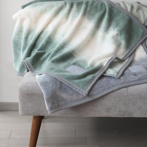 サイズ/約横90×縦70cm重量/約0.3kg内容量/1枚付属品：収納袋、収納箱材質/パイル糸（毛羽部分）：コットン100％地糸：ポリエステル100％種類/カーキ、グレー生産国/日本製洗濯/洗濯機使用可能●「FLOOD OF LIGHT（フ...