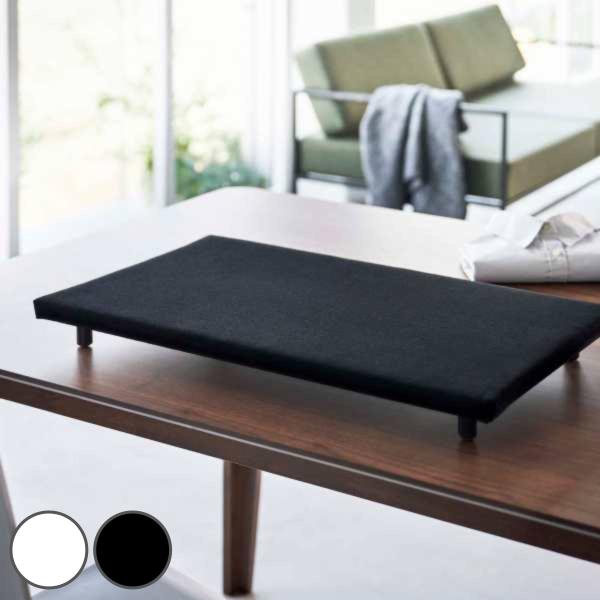 サイズ/約幅60×奥行36×高さ6cm重量/約2.5kg内容量/1台材質/表面布：綿100％クッション材：ポリエステル天板：木材繊維板脚部：ABS樹脂キャップ：シリコーン種類/ブラック、ホワイト生産国/日本製パーツ別耐熱温度/脚部：90度パ...