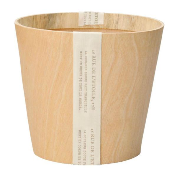 サイズ/約高さ16.5cm直径：約18cm内容量/1個材質/杉●天然素材の風合いをそのまま生かしたナチュラルバスケットです。●フラワーアレンジ、ドライフラワーの器にもおすすめです。●排水穴はなく、水漏れを防ぐための透明ビニールポットが付いて...