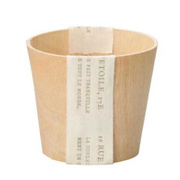 サイズ/約高さ8cm直径：約9cm内容量/1個材質/杉●天然素材の風合いをそのまま生かしたナチュラルバスケットです。●フラワーアレンジ、ドライフラワーの器にもおすすめです。●排水穴はなく、水漏れを防ぐための透明ビニールポットが付いています。...