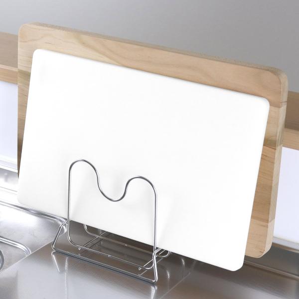 サイズ/約幅17.5×奥行12×高さ19cm内容量/1個材質/18-8ステンレス生産国/日本製●まな板をスッキリ収納できるまな板立てダブルです。●まな板を立てて収納することで作業スペースを広く使うことができます。●まな板は2枚収納することが...