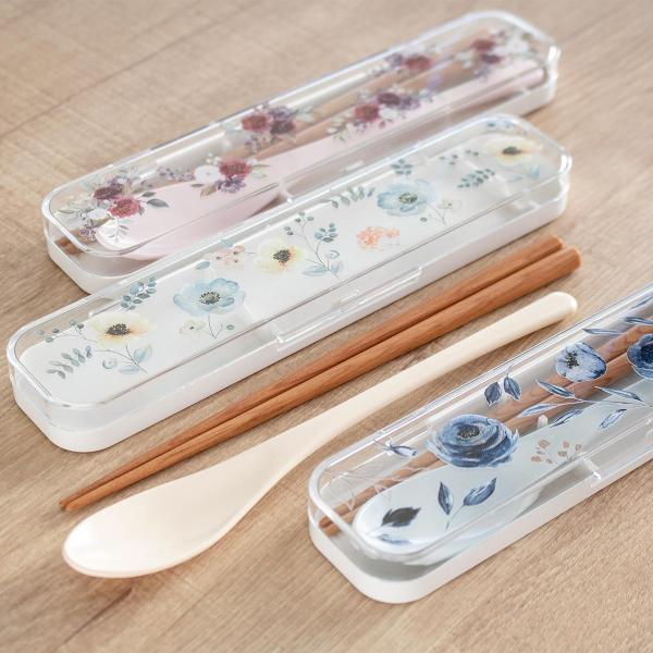 サイズ/約幅4.7×奥行19.2×高さ1.8cm箸：18cm内容量/1個（箸、スプーン、ケース）材質/蓋：AS本体：ABS箸：天然木スプーン：耐熱ABS種類/ピンク、イエロー、ブルー生産国/日本製食器洗い乾燥機/使用不可●華やかなランチタイ...