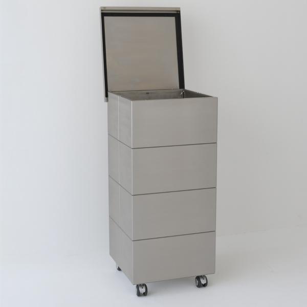 サイズ/約幅31.2×奥行34.8×高さ67cm重量/約10kg容量/約45L内容量/1個付属品：インナーペール、簡易分割用ハンガー、背面傷防止用スペーサー材質/ステンレス SUS304（18-8） ヘアーライン仕上げ、アルミニウム生産国/...