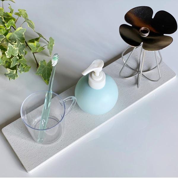 サイズ/約幅40×奥行9.5×高さ0.95cm重量/約320g内容量/1枚付属品：サンドペーパー×1、クッションゴム×4材質/バーミキュライト・珪砂・パルプ・消石炭生産国/日本製●KAWAKIシリーズのまな板スタンド用交換モイストレイです。...