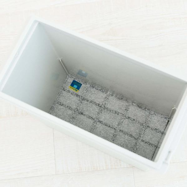 サイズ/約横68×縦24.5cm内容量/1枚材質/活性炭入りポリエステル不織布（旭化成「セミアR」）・B型シリカゲル・ポリプロピレン不織布生産国/日本製●ゴミ箱内の生ゴミ臭を強力消臭する消臭・除湿シートです。●ゴミ箱のサイズに合わせて自由に...