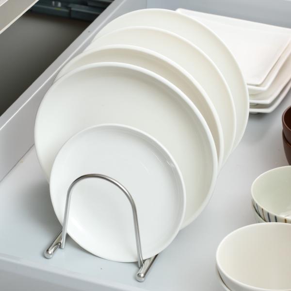 サイズ/約幅24.5×奥行11.2×高さ10cm内容量/1個材質/18-8ステンレス●限られたキッチンスペースを快適に有効活用できるキッチンアイテムです。●コンパクトサイズで、いつもよく使う食器類をまとめてきれいに収納できます。●片付けやす...