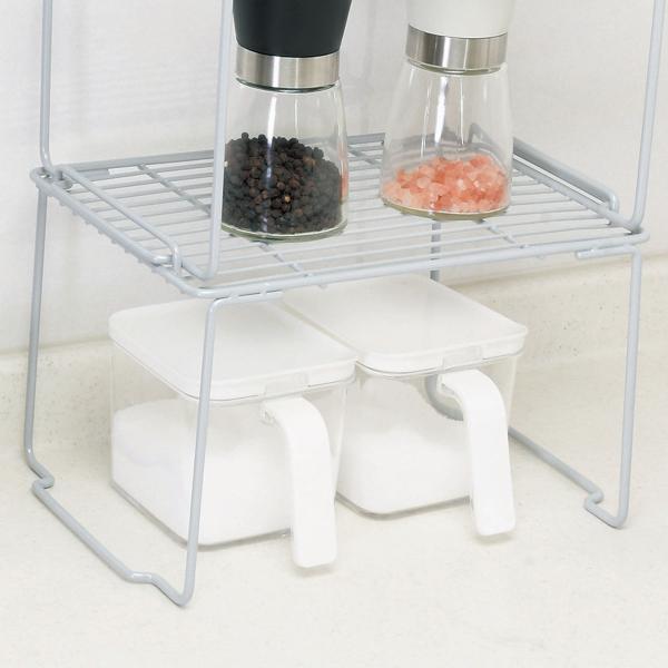 サイズ/約幅27.5×奥行20×高さ17.5cm重量/約291g内容量/1個材質/鉄（エポキシ樹脂塗装）生産国/中国製耐荷重/約5kg●キッチンをスッキリ収納できる「ストレージチョイスシリーズ」の積み重ね棚ミニです。●調味料や小物の整理に便...