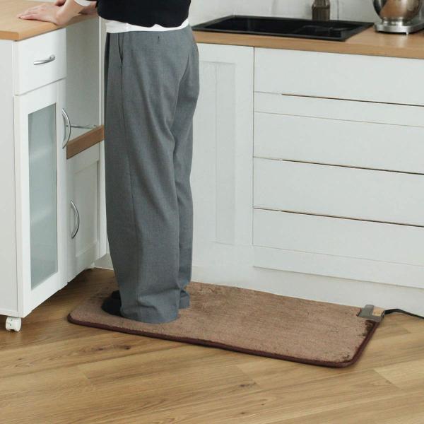 サイズ/約横45×縦90cm内容量/1台材質/表面：ポリエステル100％裏面：ポリエステル100％生産国/中国製消費電力/80W●必要な場所だけ温める小さな電気カーペットです。●イスの上におけば腰の冷えを防ぎ暖かな座席に変わります。●足元を...