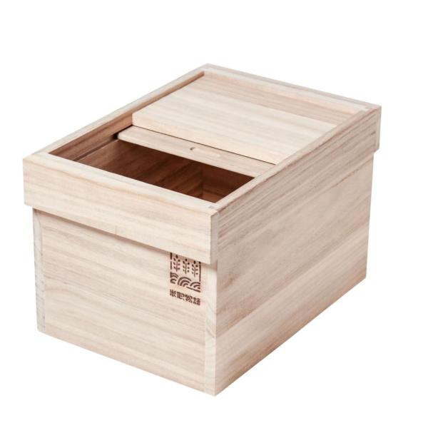 サイズ/約幅32.5×奥行22.5×高さ20cm内高：約16cm重量/約1.2kg容量/約6kg適正容量：米 約5kg内容量/1個材質/桐生産国/日本製●防虫、調湿に優れた桐製の米びつ5kg用です。●密閉度が高く保存に最適です。●スライド式...