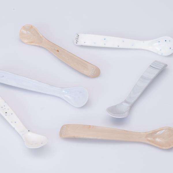 サイズ/約幅2.5×奥行2.5×高さ16cm重量/約20g※1本あたり内容量/同色2本セット材質/食品グレードシリコーンゴムBPAフリーPVCフリー種類/SPECKLE、MARBLE、WOOD生産国/中国製食器洗い乾燥機/使用可能●柔らかく...