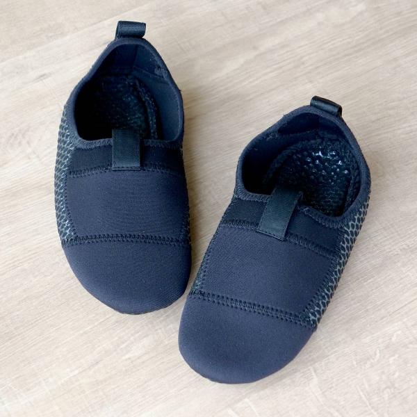 サイズ/L〜3L材質/ナイロン100％種類/ブラックL、ブラックLL、ブラック3L洗濯/洗濯機使用可能●脚立を使う機会の多い方にお勧めの室内作業用シューズです。●底面・甲裏・内底など、5ヵ所のグリップで滑りにくく、足との一体感がありブレにく...