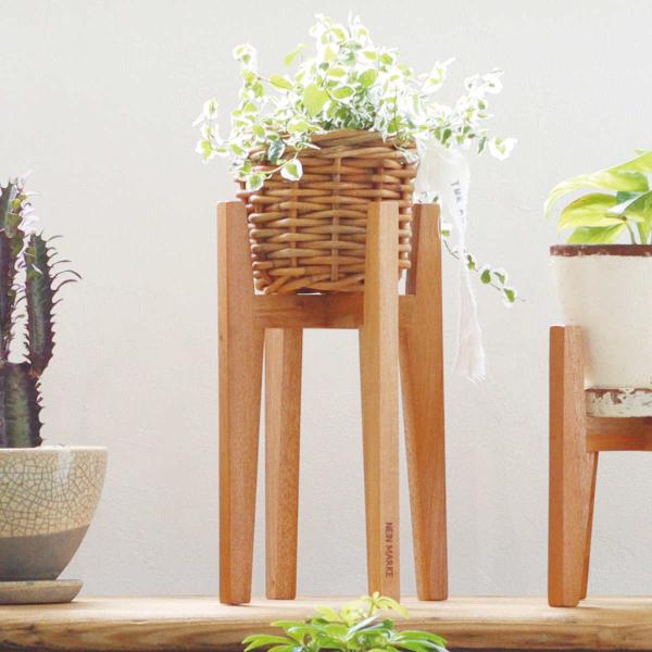 サイズ/約幅16×奥行16×高さ26.3cm鉢サイズ：直径約12cmまで対応重量/約230g内容量/1個付属品：組立用ネジ材質/天然木（マホガニー）原産国/インドネシア●天然のマホガニーを使用したポットスタンドS・ハイータイプです。●サイズ...