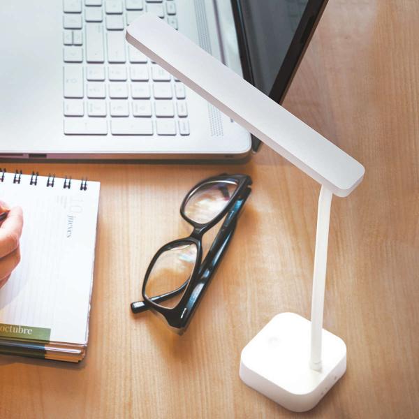 サイズ/約幅23.5×奥行8.5×高さ29.5cm重量/約280g内容量/1台付属品：専用USBケーブル（約1m）材質/主要材質：ABS樹脂●コードレス＆スリムなUSB充電式のデスクライトです。●太陽光に近い昼白色で、目にやさしく長時間の作...