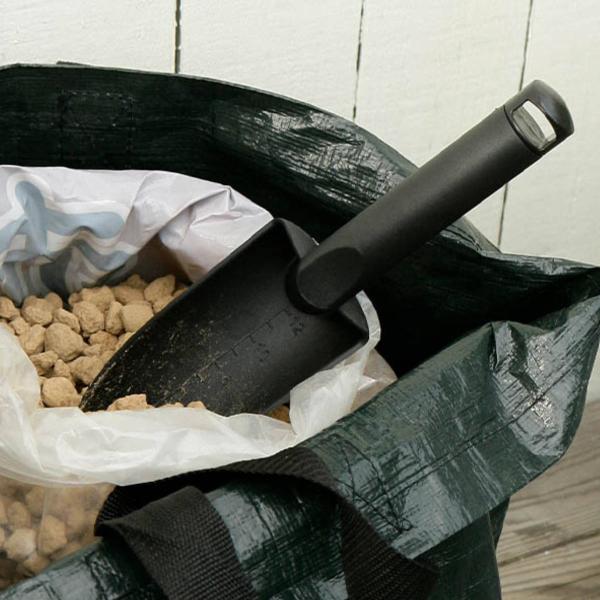 サイズ/約幅4.8×奥行2.5×高さ28cm内容量/1個材質/ABS樹脂生産国/中国製●ガーデニングに便利な植え替えスコップ●ポットと植物の隙間に土を入れたりする時に●BOTANY プラスチックツール●BOTANYシリーズボタニー ガーデニ...