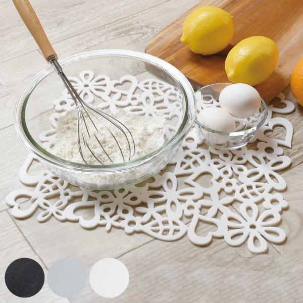 サイズ/約幅27.5×奥行31.5×高さ0.4cm重量/約119g内容量/1個材質/シリコーンゴム種類/ブラック、グレー、ホワイト生産国/中国製耐熱温度/230度食器洗い乾燥機/使用可能●熱に強く柔らかいシリコーン製のマットです。●食器の割...