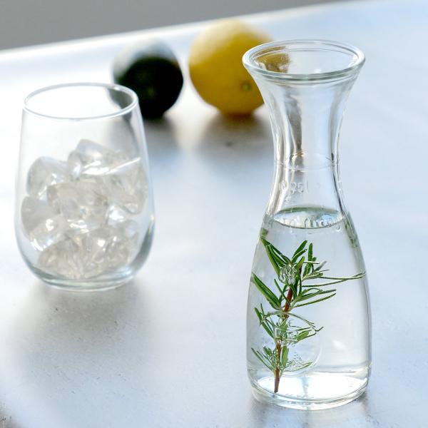 サイズ/約高さ19cm直径：約6.8cm重量/約345g容量/約250ml内容量/1個材質/ソーダガラス生産国/スペイン製食器洗い乾燥機/使用不可電子レンジ/使用不可●食卓をおしゃれに演出するピッチャーです。●容量250mlです。●様々なス...