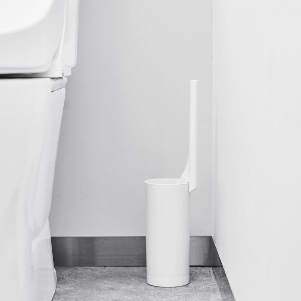 サイズ/約幅9.9×奥行8.4×高さ37cm重量/約0.17kg内容量/トイレブラシ、ケース各1個材質/ケース・柄：ポリプロピレンクリーナー：ポリエステル生産国/日本製●奥まで届きやすい形状で、隅々まで洗える●シンプルな筒形のケースに差し込...