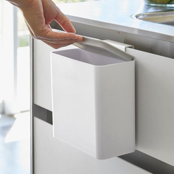 サイズ/外寸：約幅17×奥行9.5×高さ17cm内寸：約幅16.5×奥行8×高さ15.5cm扉用フック使用時：17×12×18.5cm重量本体：460g扉用フック使用時：580g容量/約1.8L内容量/本体：1個付属品：扉用フック用緩衝材×...