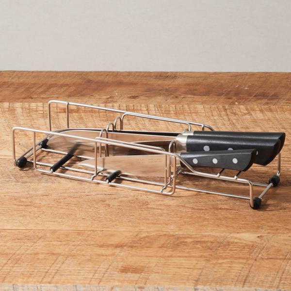 サイズ/約幅30.5×奥行9.5×高さ5.4cm重量/約231g内容量/1個材質/本体：18-8ステンレススチールゴム足：シリコーンゴム刃受け部：シリコーンゴム生産国/中国製パーツ別耐熱温度/ゴム足：200度、刃受け部：200度食器洗い乾燥...