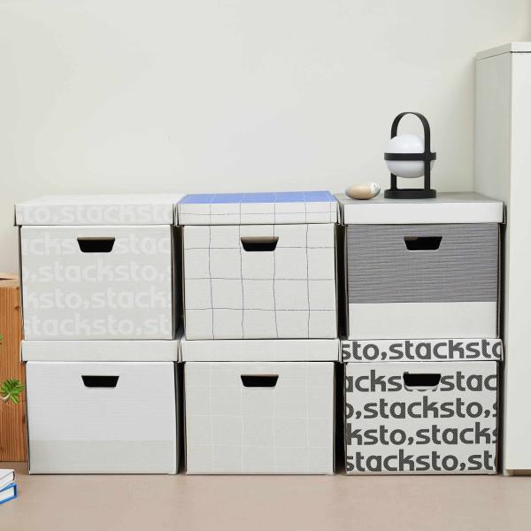 サイズ/約幅32.5×奥行37.5×高さ28cm内容量/1個材質/本体：リサイクル紙100％パッケージ：PP種類/シェイプホワイト、シェイプブラック、プレイドホワイト、プレイドブルー、ロゴホワイト、ロゴブラック組立状態/お客様組立品●前面が...