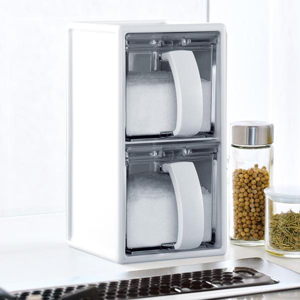 サイズ/約幅20.6×奥行15.2×高さ10.9cmポットサイズ：幅9.8×奥行14.9×高さ9.5cm重量/約707g容量/640ml×2内容量/ポット×2、ストッカー1材質/本体・ストッカー・持ち手・フタ:PSスプーン:PPスベリ止め:...