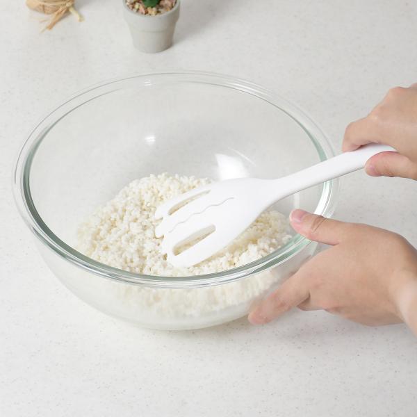サイズ/約幅26.5×奥行6×高さ2cm重量/約57g内容量/1個材質/表面：シリコーンゴム中芯：ナイロン生産国/中国製耐熱温度/230度食器洗い乾燥機/使用可能●手を濡らさずにお米とぎができます。●食器洗い乾燥機対応しているのでお手入れが...