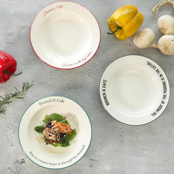 サイズ/約高さ3.3cm直径：約18.3cm内容量/1枚材質/PET種類/ブラック、グリーン、レッド生産国/日本製食器洗い乾燥機/使用可能電子レンジ/使用可能●英字のプリントがかわいいカフェ風クーププレートです。●サラダの取り分け皿などに丁...