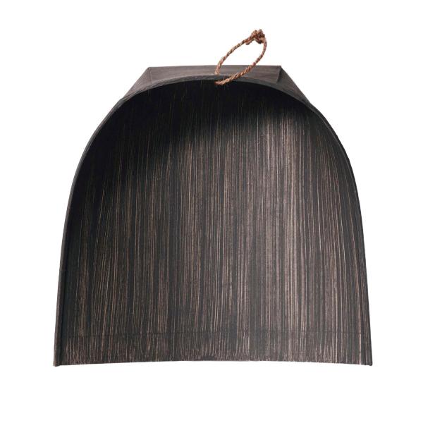 サイズ/約幅30×奥行10×高さ28cm内容量/1個材質/紙、竹生産国/日本製原産国/竹：中国産●よくしなり、床にフィットする昔ながらの紙製ちりとりです。●美しいフォルムは、空間に出したままでも違和感がありません。●ひとつひとつ職人の丁寧な...