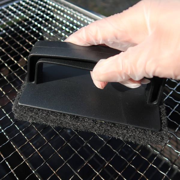 サイズ/約幅9×奥行7×高さ15cm重量/約84g内容量/1個材質/不織布：ポリエステル(研磨材入)柄：ABS樹脂生産国/中国製●強力な研磨粒子が付いた丈夫な不織布が、ガンコなサビ・コゲを強力にこすり落とします。●角があるので隅まで磨きやす...