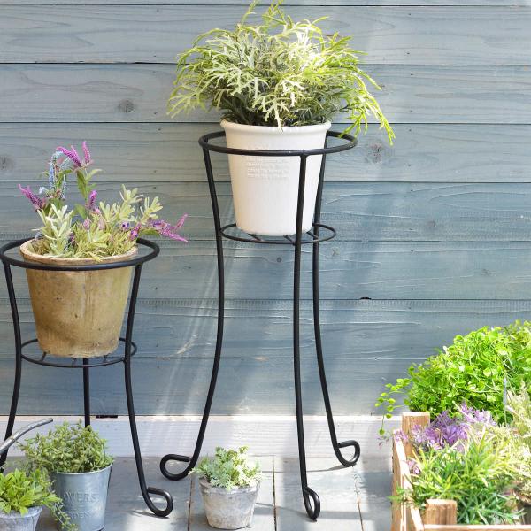 サイズ/約幅36×奥行35×高さ60cm内径：約25cm重量/約1.75kg内容量/1個材質/本体：スチール丸棒表面処理：メラミン焼付塗装対応サイズ/約５〜８号の丸鉢、長鉢●スチールを使用した頑丈でおしゃれなフラワースタンドです。●猫脚のア...