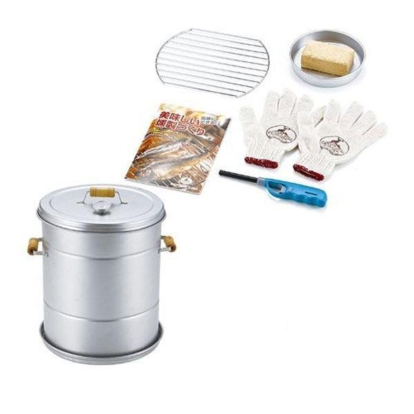 サイズ/約高さ32cm直径：約27cm内容量/スモーカー1個、温度計1本、クイックチャッカー(ミニ)1本、軍手1組、レシピ本1冊材質/【スモーカー】本体・ふた・底板・チップ容器：鉄(錫めっき)網・フック：鉄(クロムめっき)ハンドル：天然木【...