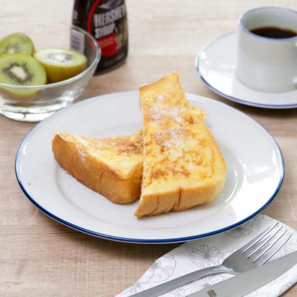 サイズ/約高さ2.5cm直径：約22cm内容量/1枚材質/磁器種類/ブラウン、ブルー生産国/スリランカ製食器洗い乾燥機/使用可能電子レンジ/使用可能オーブン/使用可能●素地のランダムな黒点とハンドペイントで色付けされた縁が特徴的なプレートで...