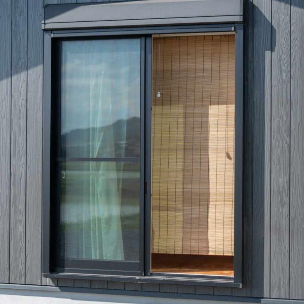 サイズ/約幅88×高さ157cm内容量/1枚材質/竹生産国/中国製●強い日差しを和らげて涼感を演出してくれる竹すだれです。●風を通しながらも、日差しを遮るので暑さ対策にもおすすめです。●防カビ加工を施しているので、カビの発生を抑えてキレイが...