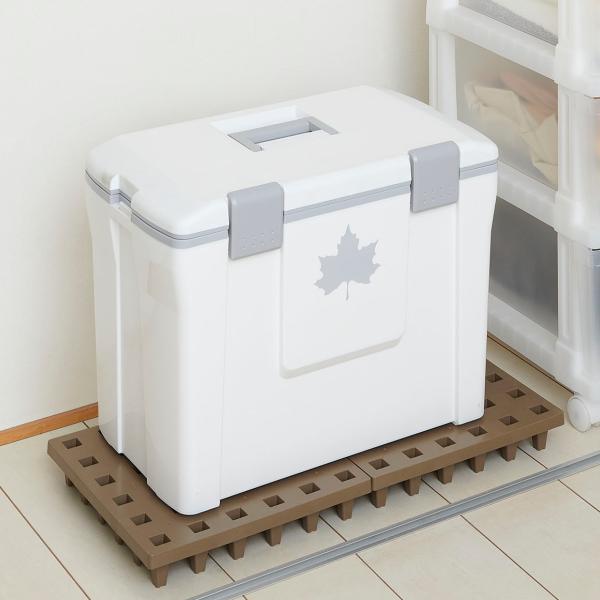 サイズ/約幅30.7×奥行30.7×高さ5cm幅・奥行重なりしろ：7mm（1枚あたり）重量/約0.42kg内容量/6枚（2枚×3）材質/PP、PE生産国/日本製耐荷重/約300kg（1枚あたり）●湿気・カビ対策に役立つジョイントパレットです...