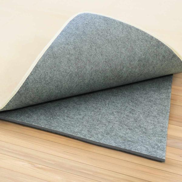 サイズ/約横180×縦180cm厚さ：約2cm内容量/1枚材質/表生地：不織布（ポリエステル）充填物：ウレタンフォーム裏生地：不織布（すべり止め加工）生産国/中国製床暖房/ホットカーペット/対応滑り止め/加工あり●下に敷くだけで薄手のラグも...