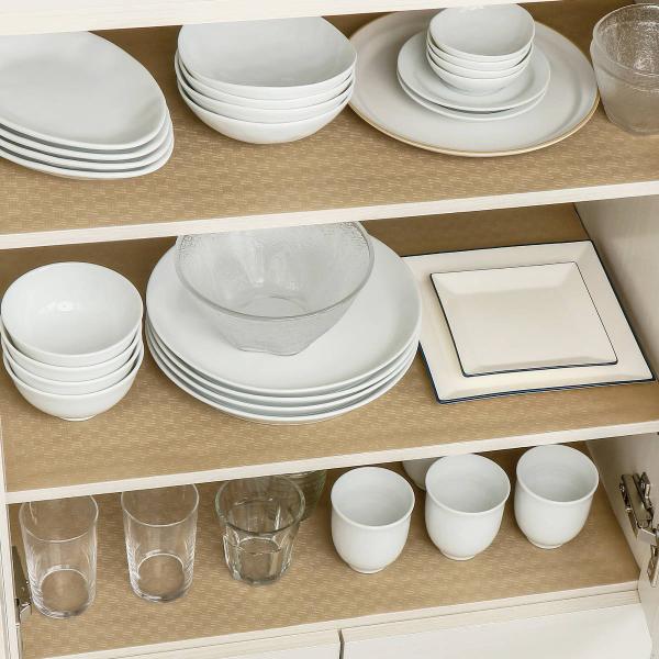 サイズ/約横500×縦30cm重量/約86g内容量/1枚生産国/日本製●消臭・抗菌・防カビ加工されたブラウンの食器棚・棚用のシートです。●裏面には敷きズレしにくい素材を使用しています。●ハサミで自由にカットしてサイズ調整できます。●汚れがサ...