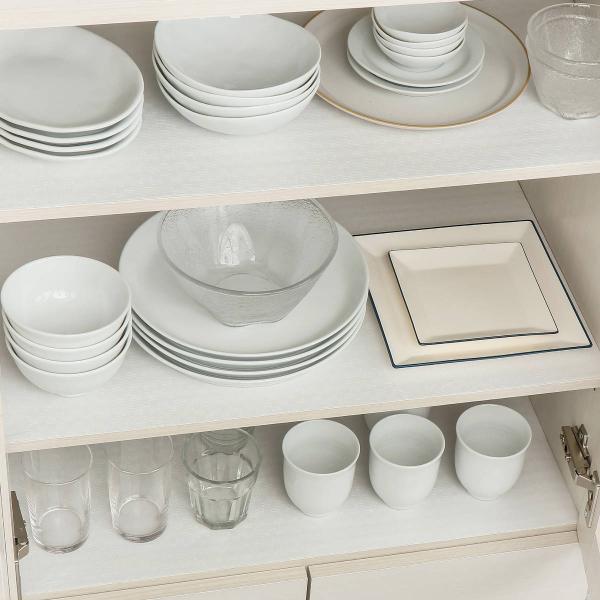 サイズ/約横500×縦30cm重量/約84g内容量/1枚生産国/日本製●防虫・消臭・抗菌・防カビ加工された食器棚・棚用のシートです。●裏面には敷きズレしにくい素材を使用しています。●ハサミで自由にカットしてサイズ調整できます。●汚れがサッと...